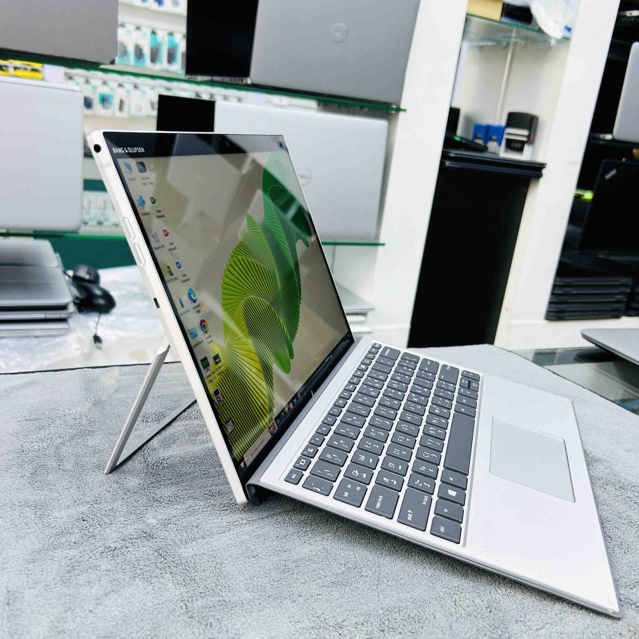 HP Elite x2 G4 Tablet PC Laptop 12.5 inch 4K UHD Touchscreen Display ...